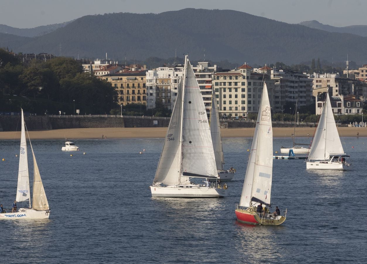 Fotos: Una veintena de veleros participa en la regata de Gipuzkoa | El ...