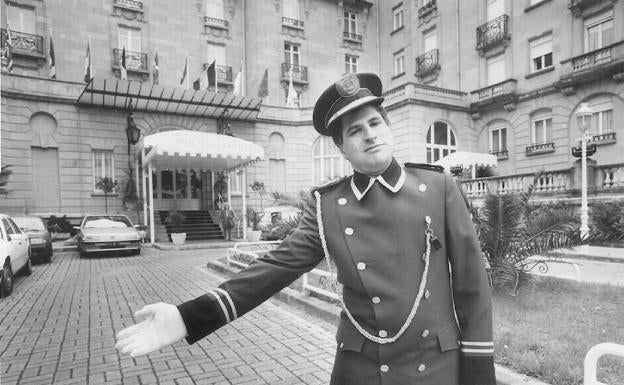 Gregorio Ordóñez de 'portero' del María Cristina: historia de una foto ...