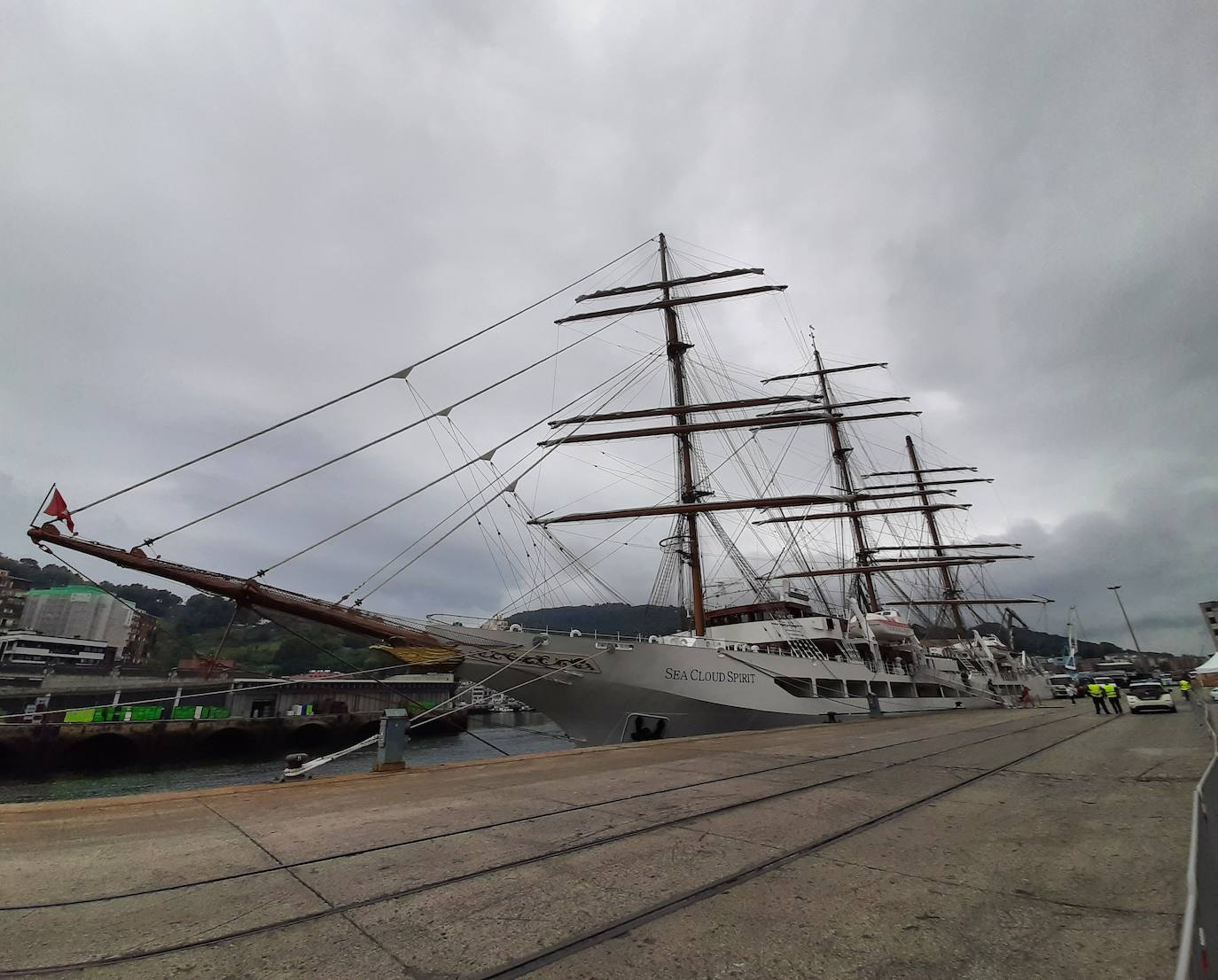 Fotos: Un imponente velero atraca en Pasaia | El Diario Vasco