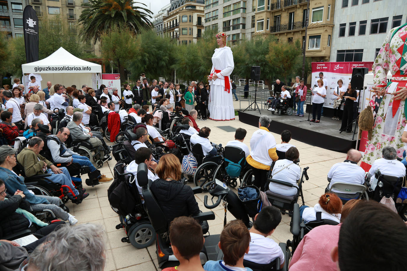 Fotos: Usuarios y familiares celebran las bodas de oro de Aspace | El ...