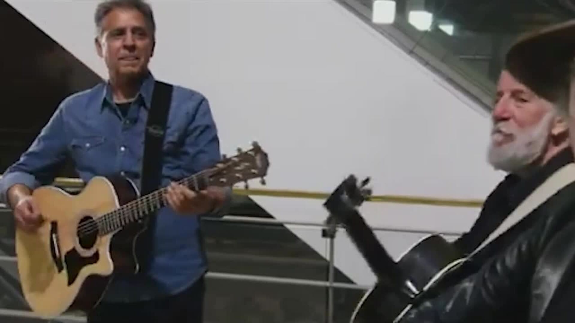 Estreno del tráiler de SINTIÉNDOLO MUCHO, la película de León de Aranoa sobre Sabina | El Diario ...