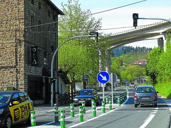 Semáforos e isleta para mejorar la seguridad de los peatones en Ola ...