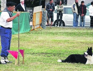 José Luis Saizar, con su perro 'Rex', ganador del concurso de perros ...